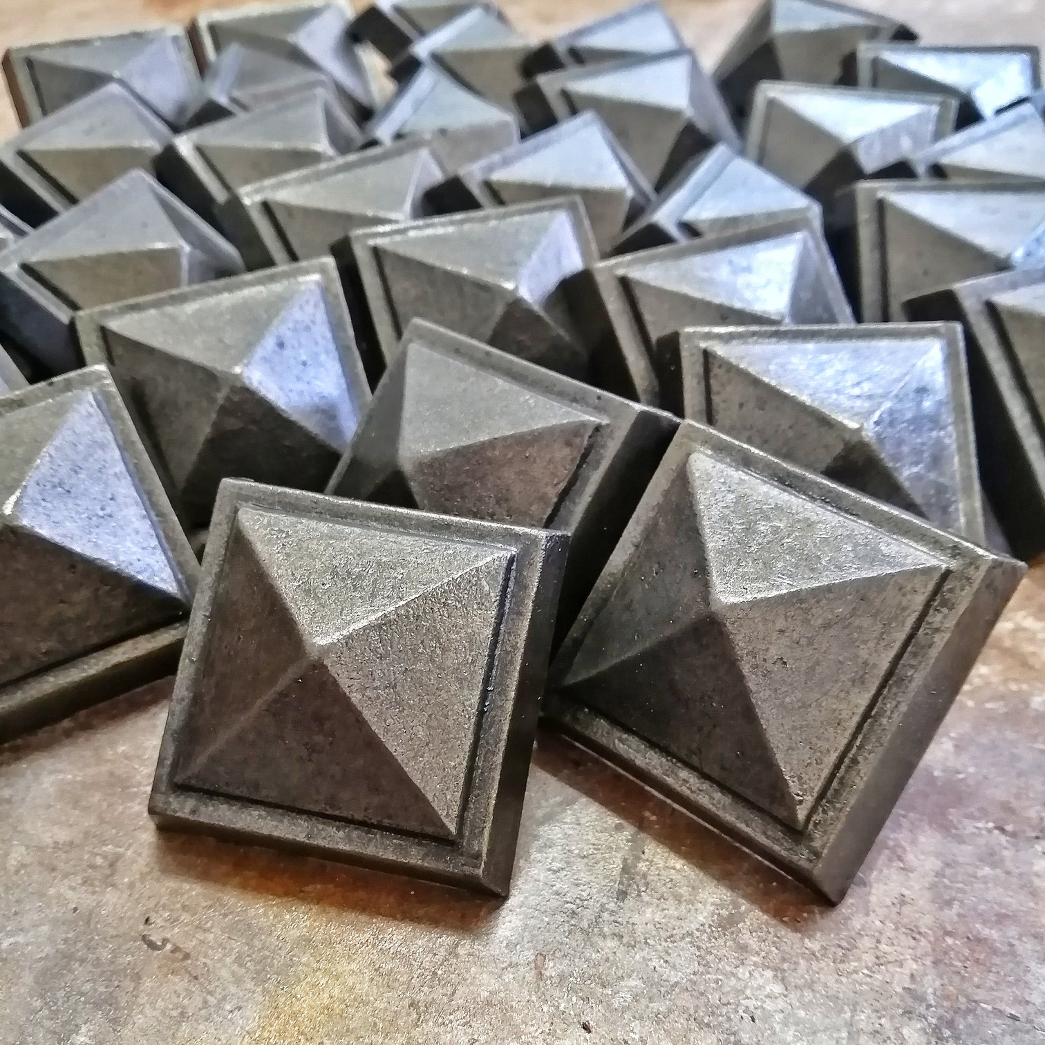 95DD - 50mm Pyramid Cap – DOORSTUDS
